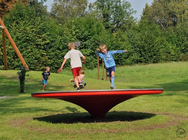 Giant Revolving Disc | Stiliom Park & Lekutrustning