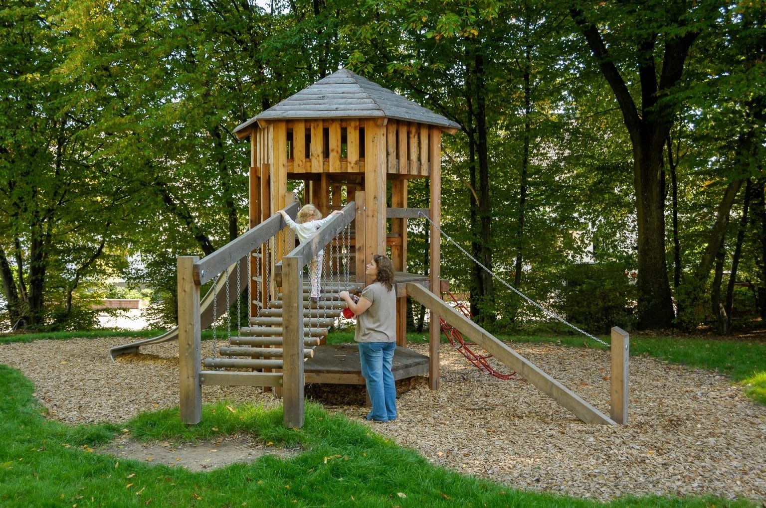 Big Hexagonal Hut with roof | Stiliom Park & Lekutrustning